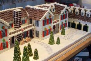 Christmas House Gingerbread - Custom Gingerbread Christmas House Cakes