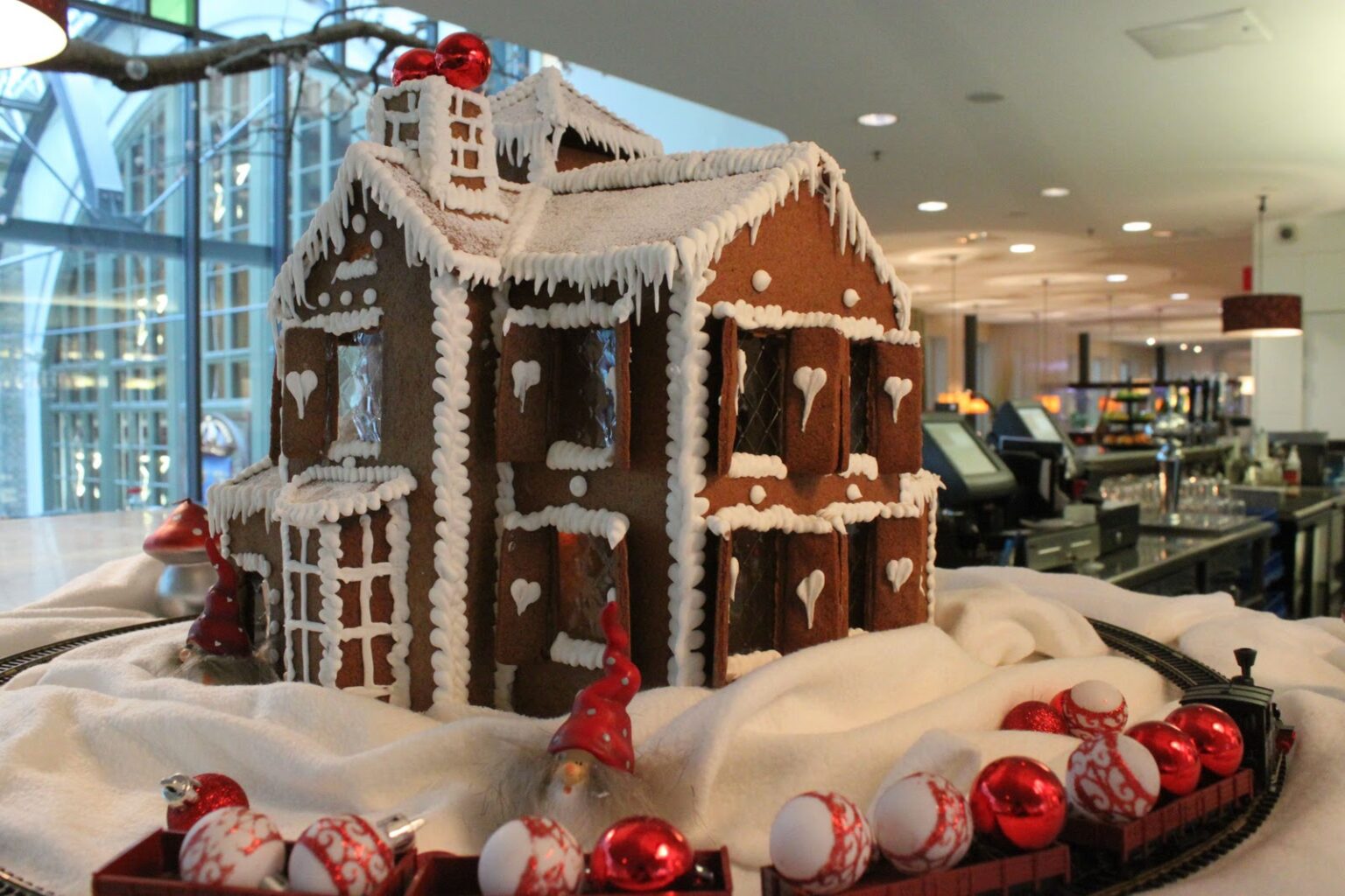 Largest Giant - Custom Gingerbread Christmas House Cakes